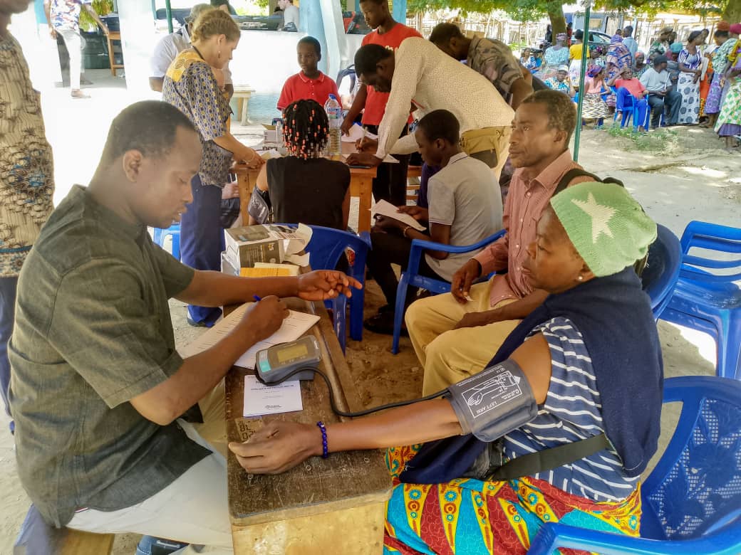 Agou: la population d’Agou bénéficie une consultation gratuite de soins ...