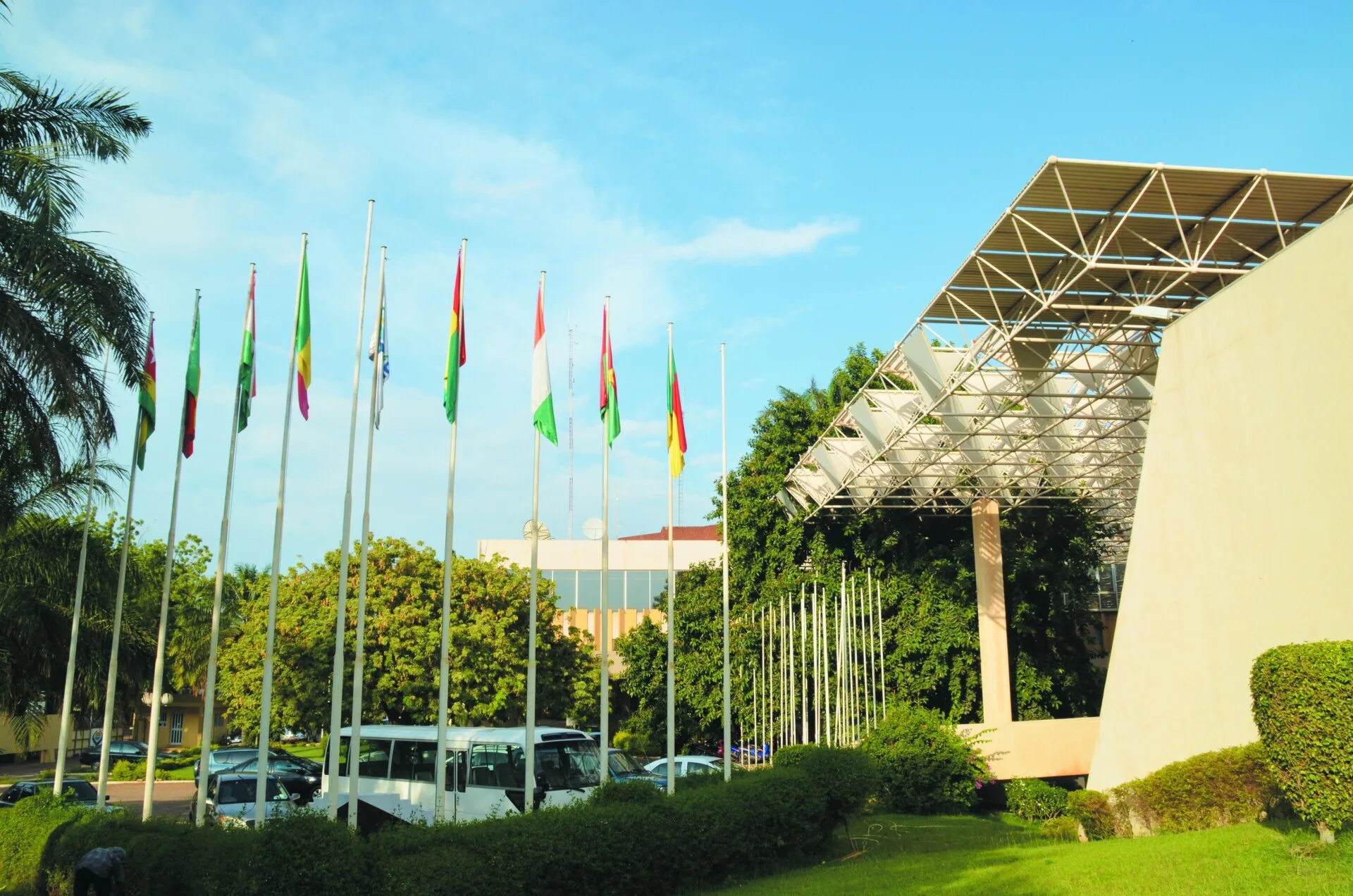 Renforcement de la coopération entre la Commission de l'UEMOA et les ...